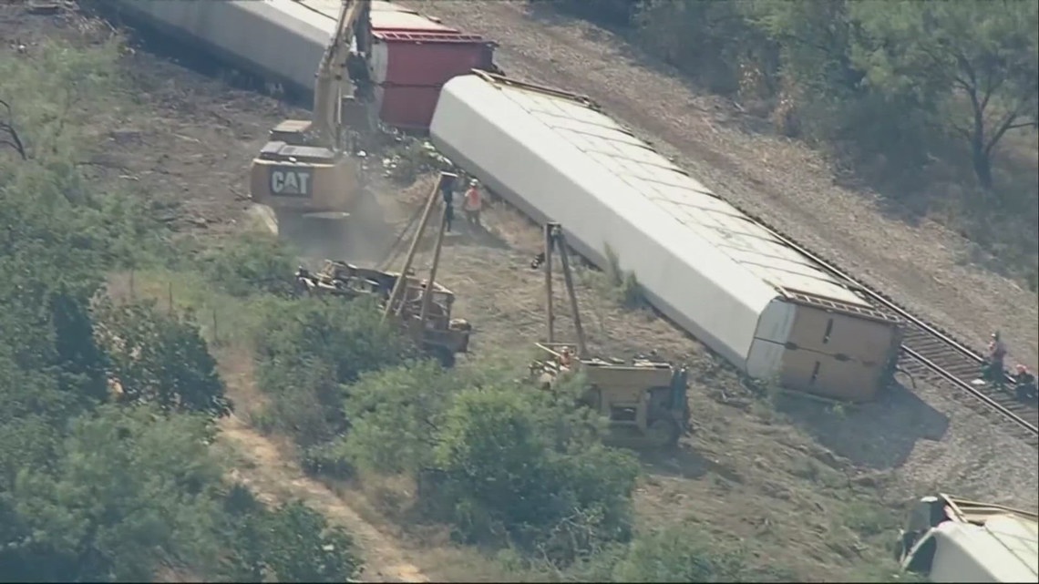 Crews working to stand up derailed train cars in Palo Pinto County ...