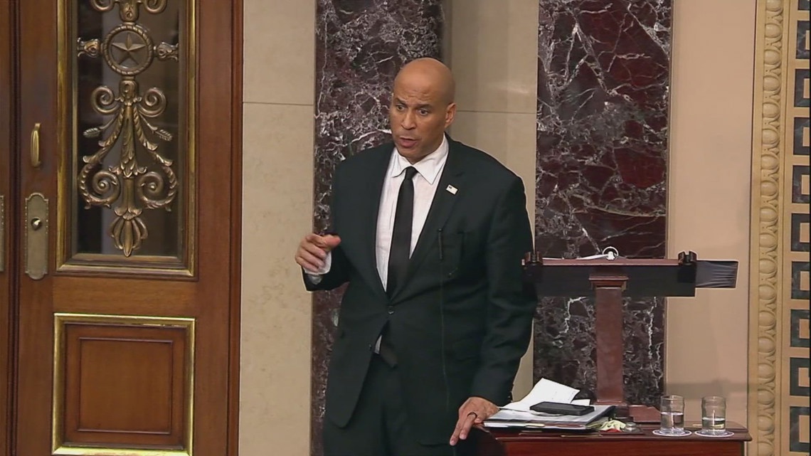 Sen. Corey Booker passes 22 hours speaking on Senate floor | wfaa.com