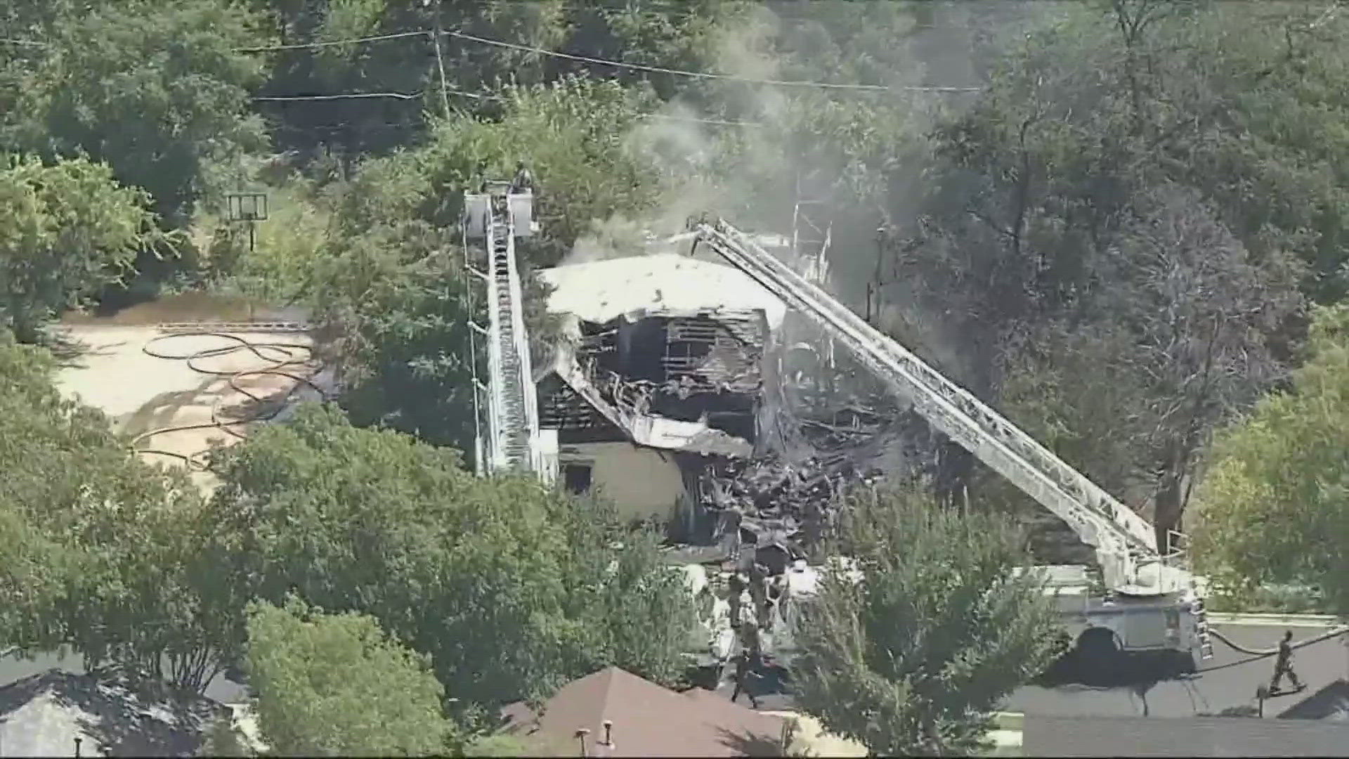 Fort Worth FD: Firefighters injured in Fort Worth house fire collapse ...