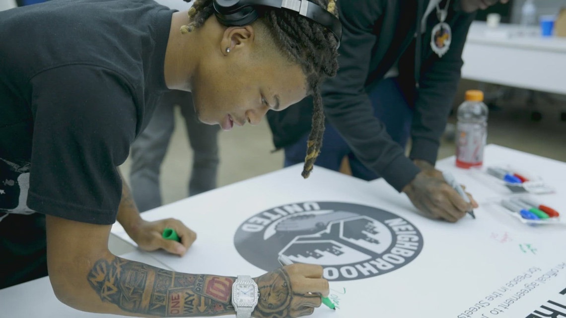 'Can’t be violent forever' | Community advocates help forge peace ...