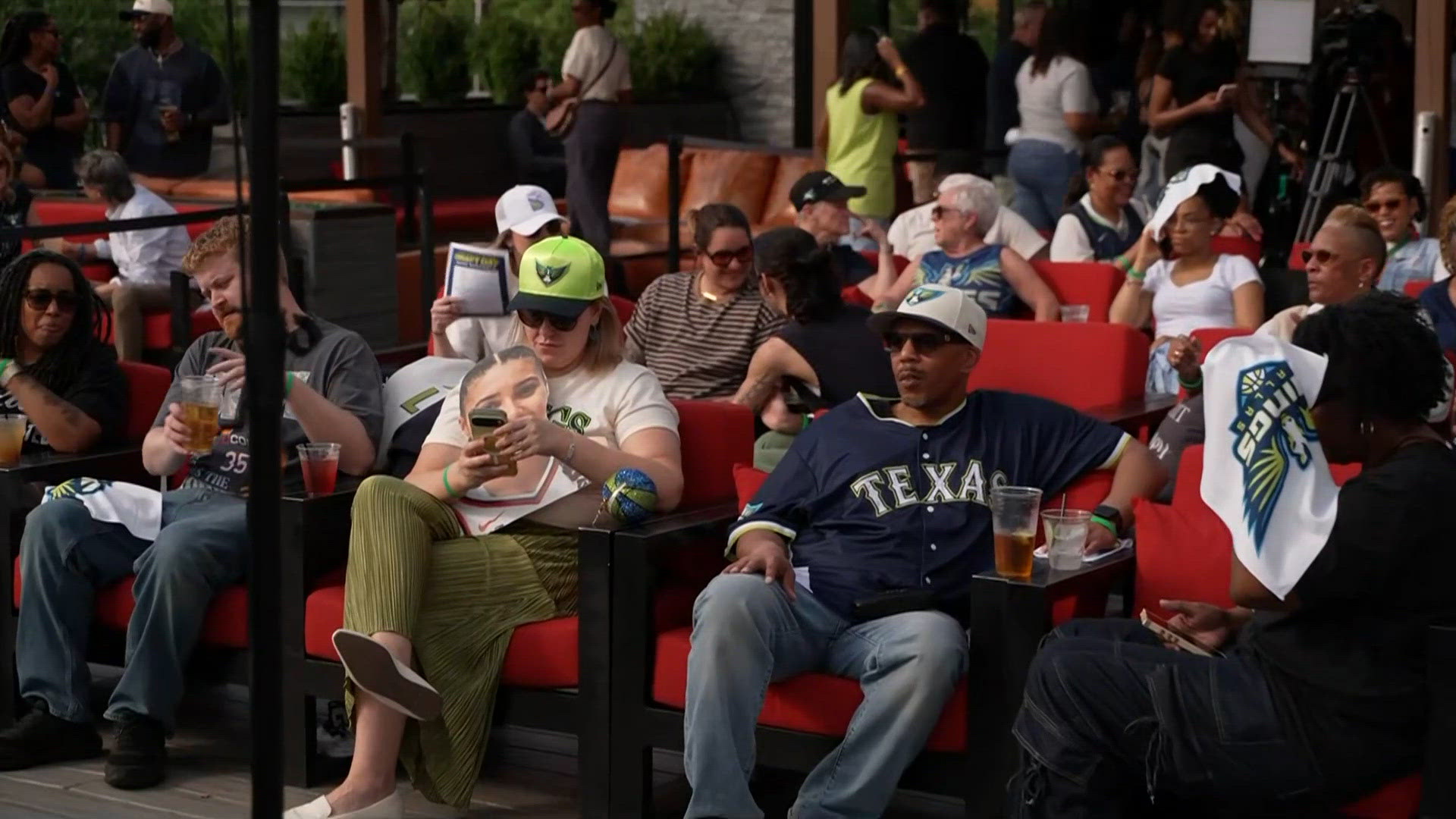 Dallas Wings fans hold watch party ahead of WNBA Draft | wfaa.com