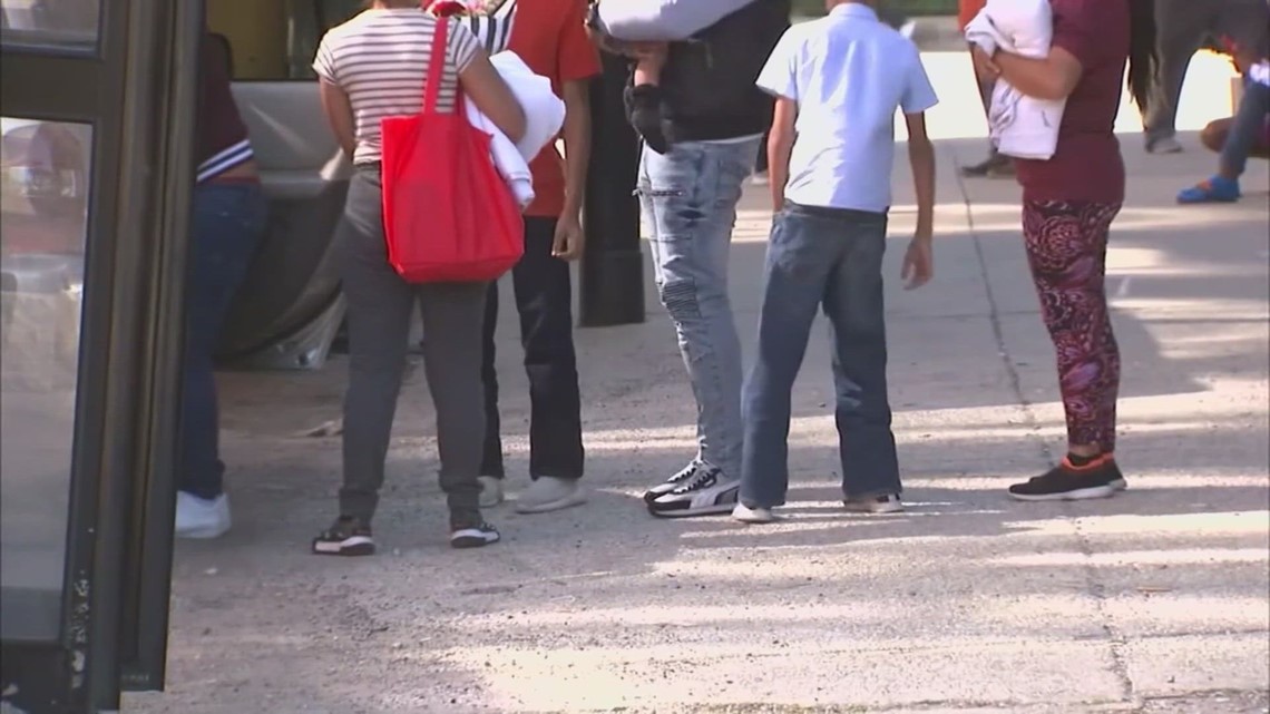 Texas sends more migrant buses to Chicago | wfaa.com