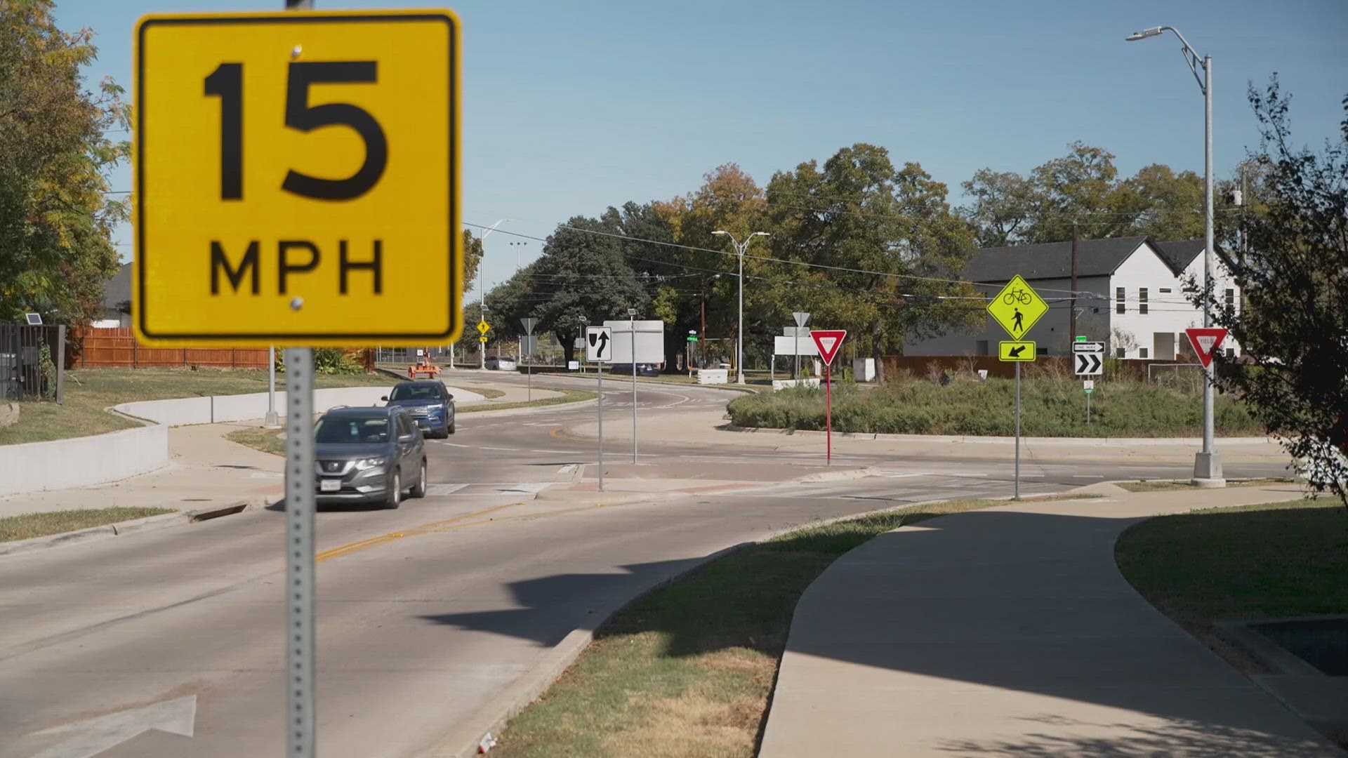 City of Dallas adds new signage to Tyler Street roundabout as resident ...