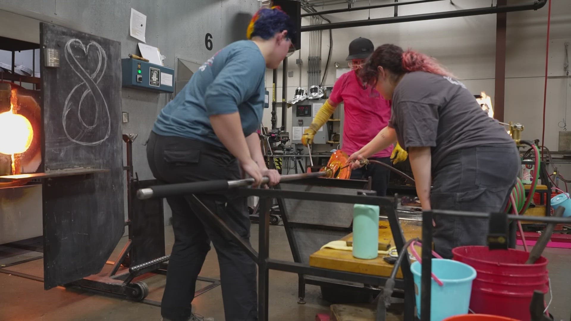 UTA professor glass making art on display at Fort Worth museum | wfaa.com