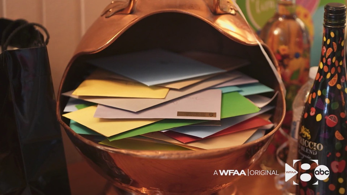 North Texas mailman receives retirement sendoff from his route | wfaa.com