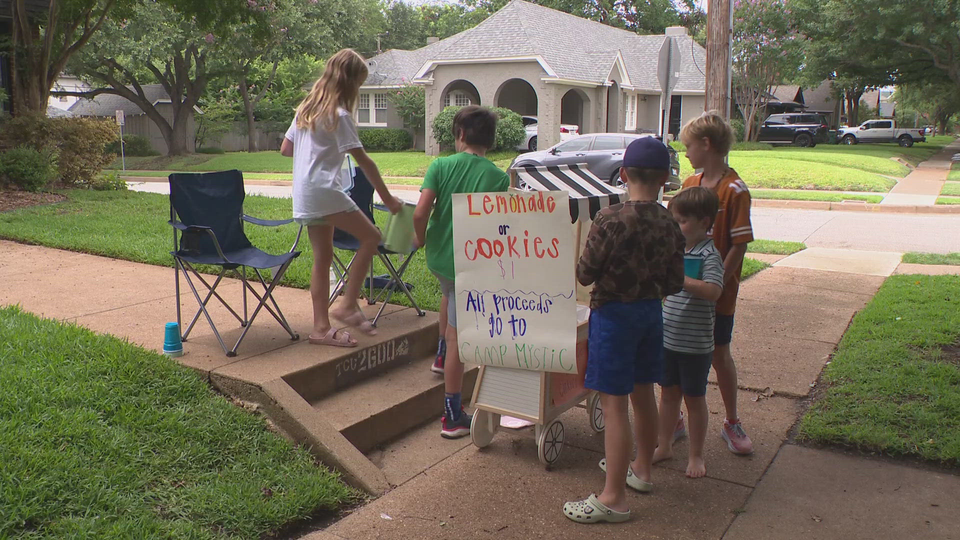 Kendra Scott Foundation donates to Texas flood relief | wfaa.com