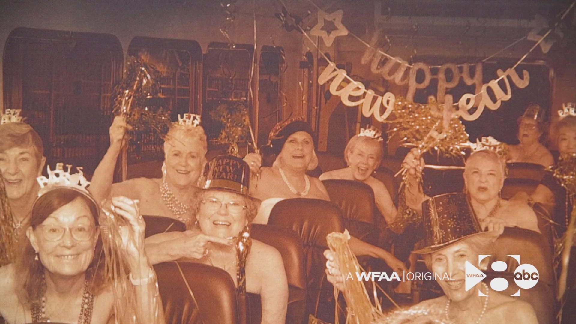 'Calendar Girls' | Retirement home residents 'bare it all' in pin-ups ...