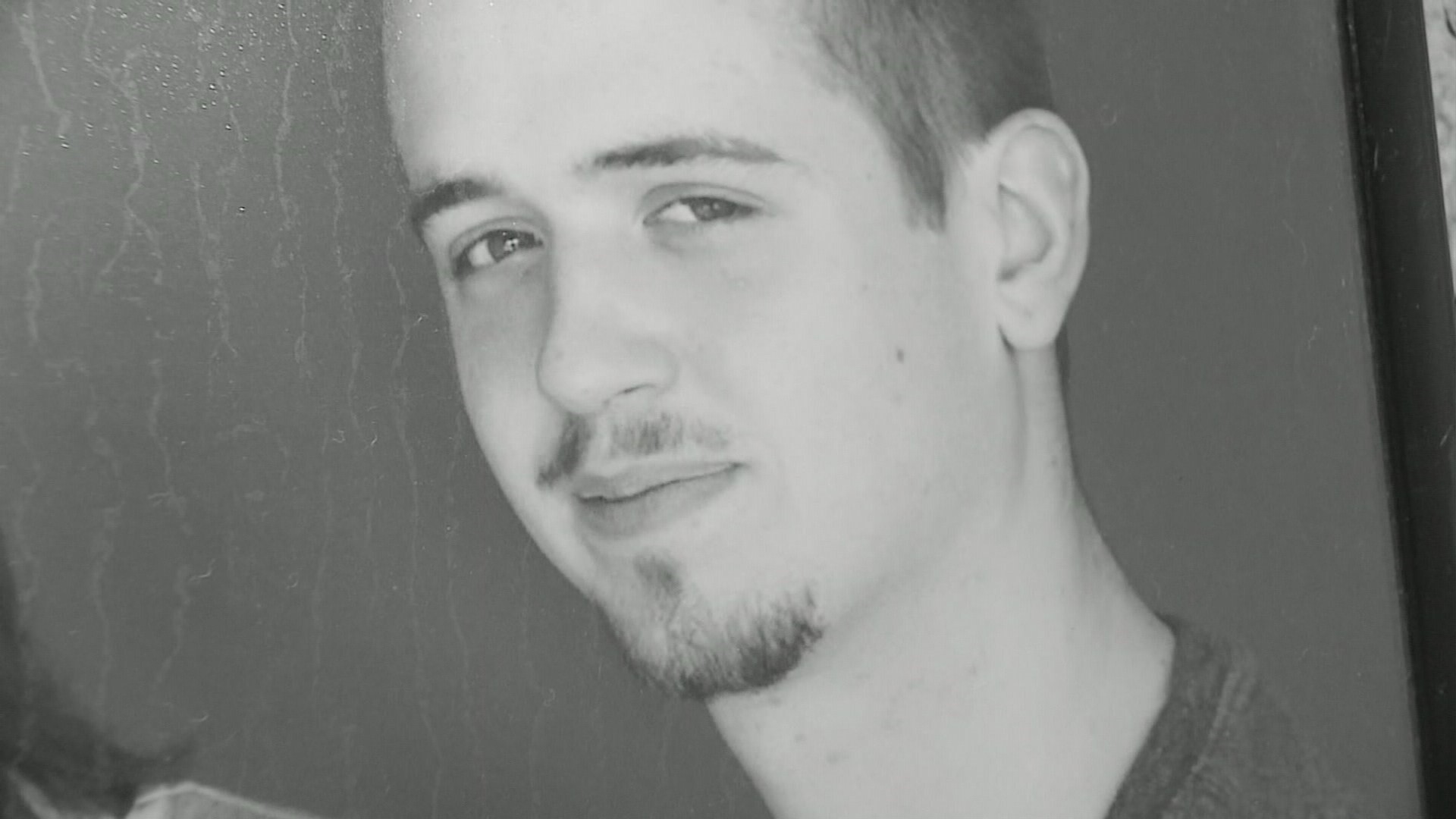 Widow faces officer who shot husband in Ariz. courtroom | wfaa.com