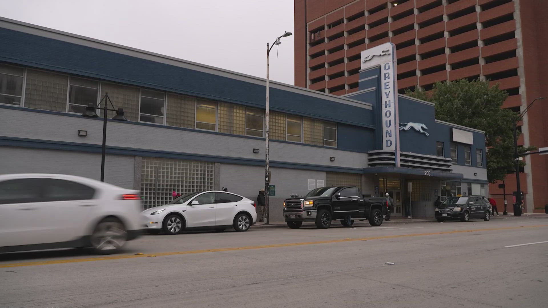 Here's what the billionaire developer who owns the Downtown Dallas ...