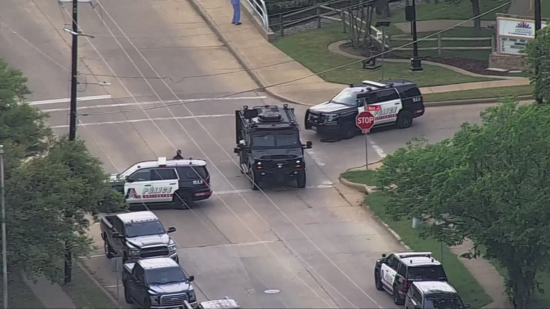 Residents evacuated amid police standoff near Arlington, officials say ...