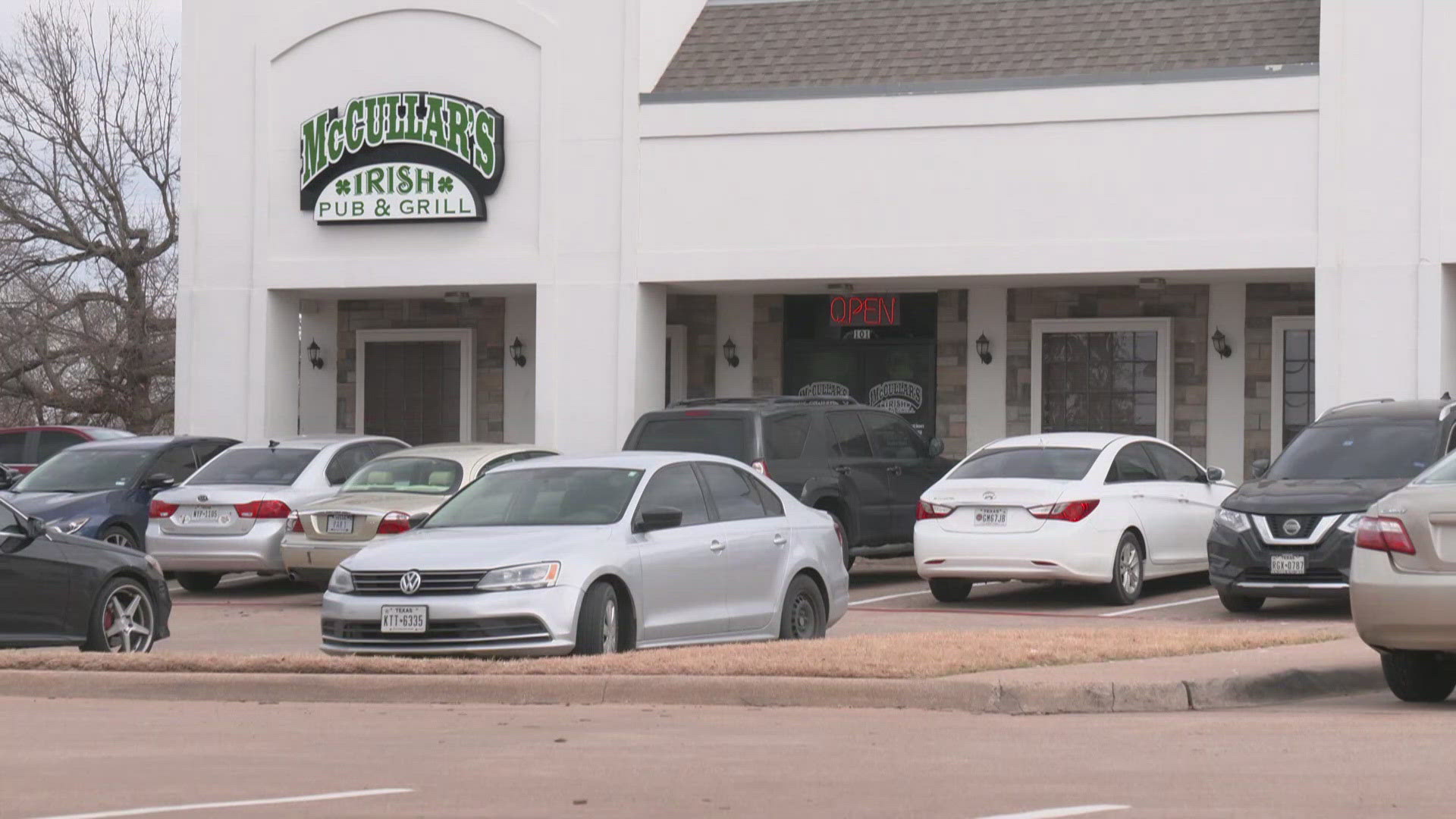 Arlington: 1 person injured in shooting outside bar, officials said ...