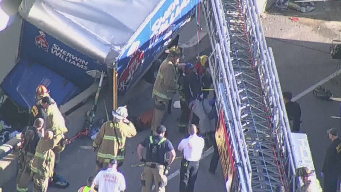 Truck goes off Texas highway and gets wedged between two roadways ...
