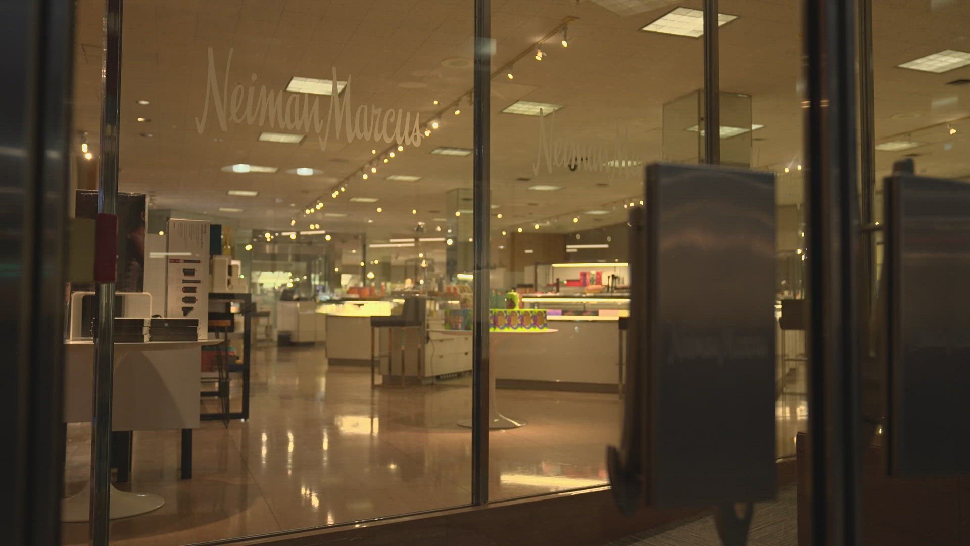 Neiman Marcus' downtown Dallas store closure plans remain in place for now | wfaa.com