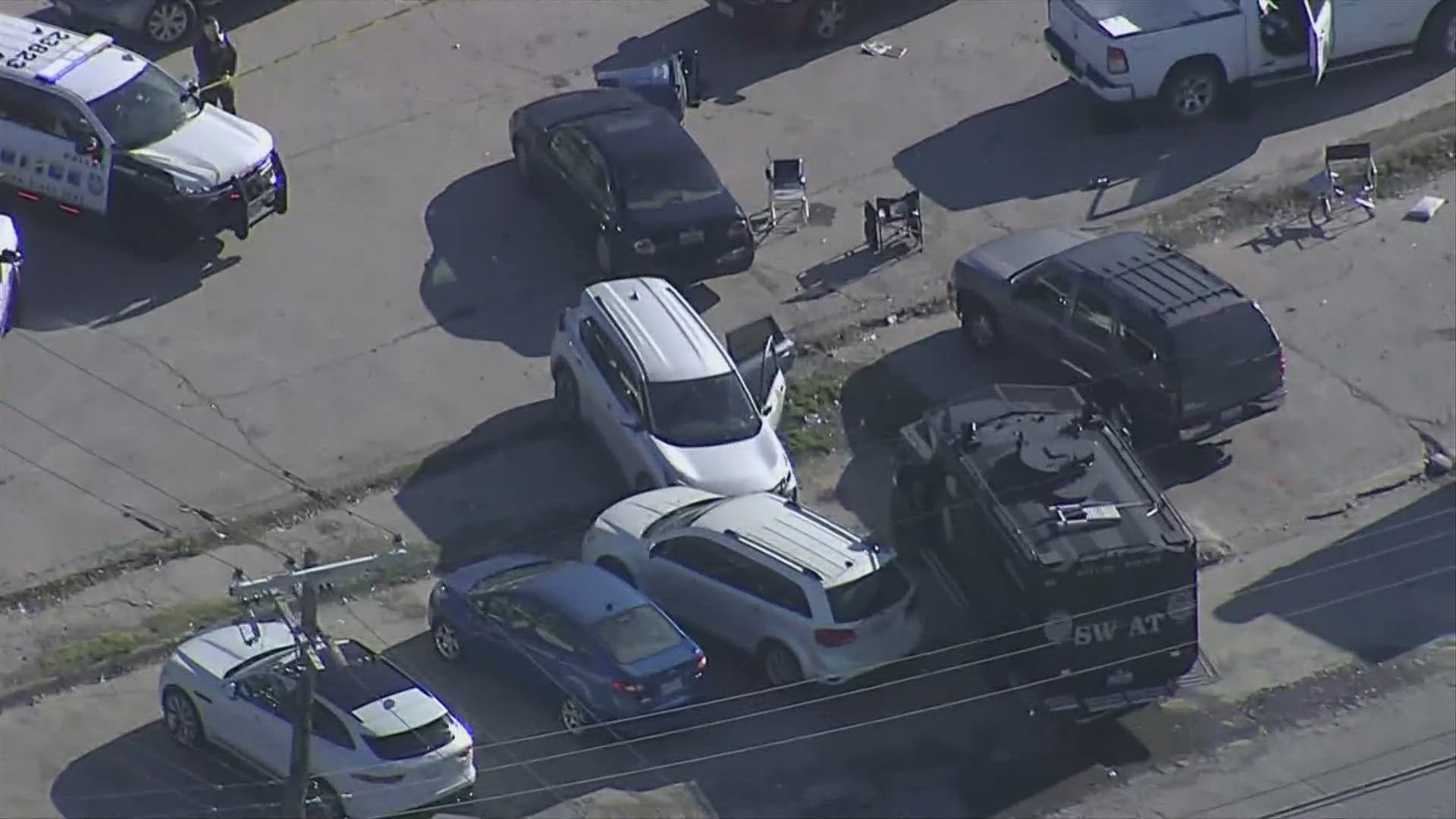 Heavy police presence in South Dallas shuts down multiple roads | wfaa.com