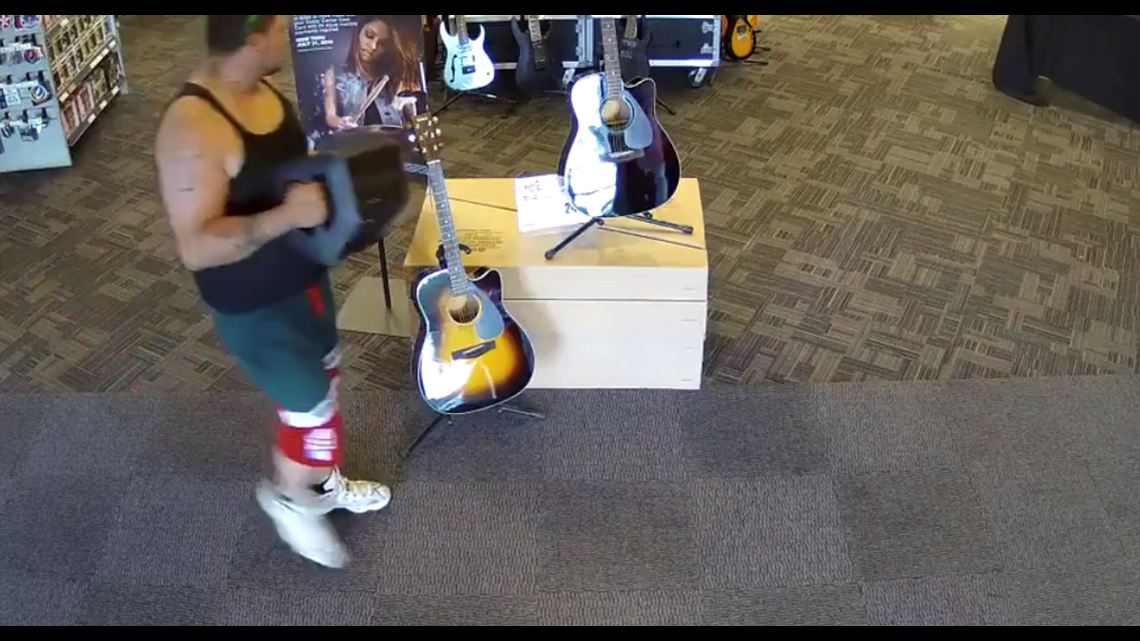 Video shows man stealing display speaker from Arlington business | wfaa.com