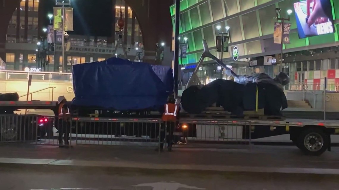 Dallas Stars' Mike Modano statue arrives to AAC | wfaa.com