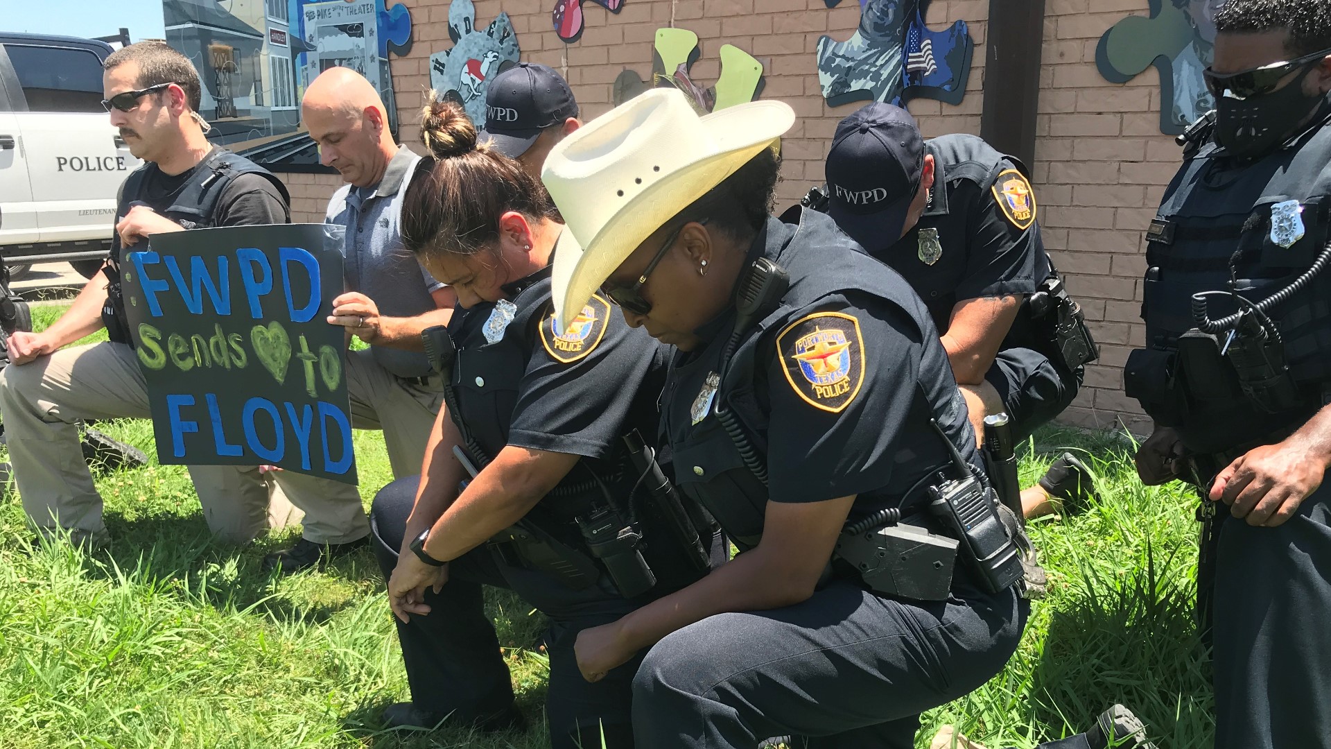Fort Worth police pause for 8 minutes and 46 seconds in honor of George ...
