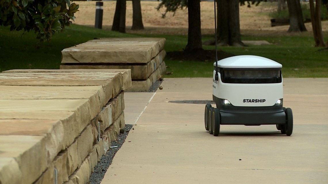 Order up! Robots now delivering food at UT Dallas | wfaa.com
