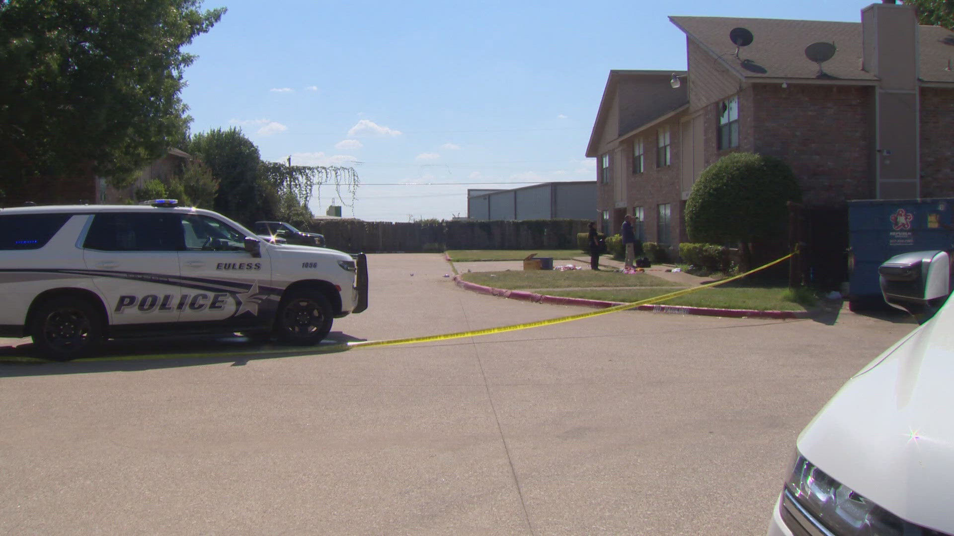Schools lockdown in Euless amid police standoff | wfaa.com