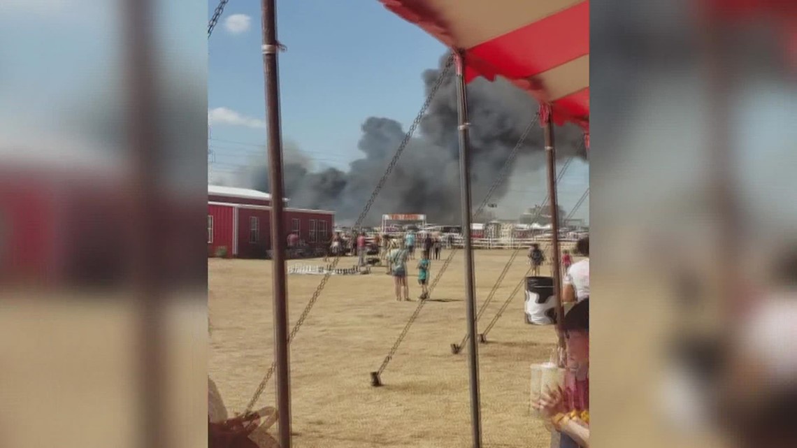 Fire at Central Texas pumpkin patch destroys more than 70 cars | wfaa.com