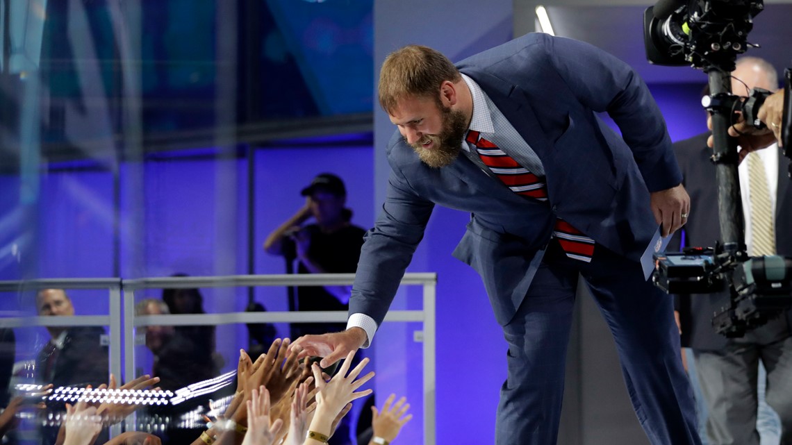 Dallas Cowboys C Travis Frederick raises $250,000 for local food banks ...