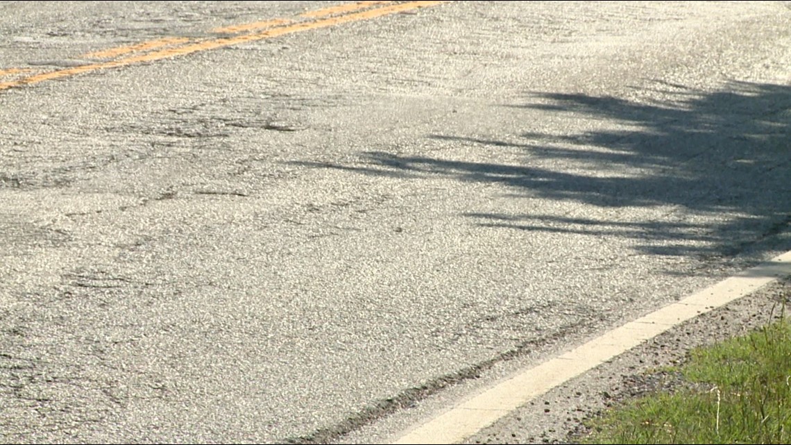 Walking more? Here's the right way to do it if there are no sidewalks ...