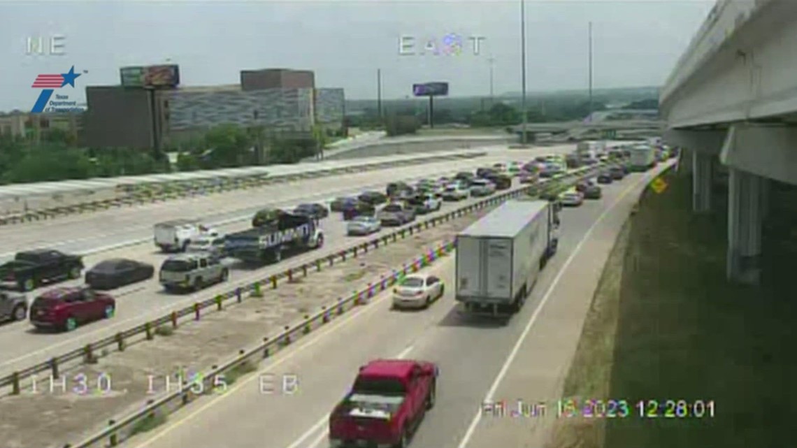Traffic builds up as all lanes of Interstate 30 in Fort Worth shuts ...
