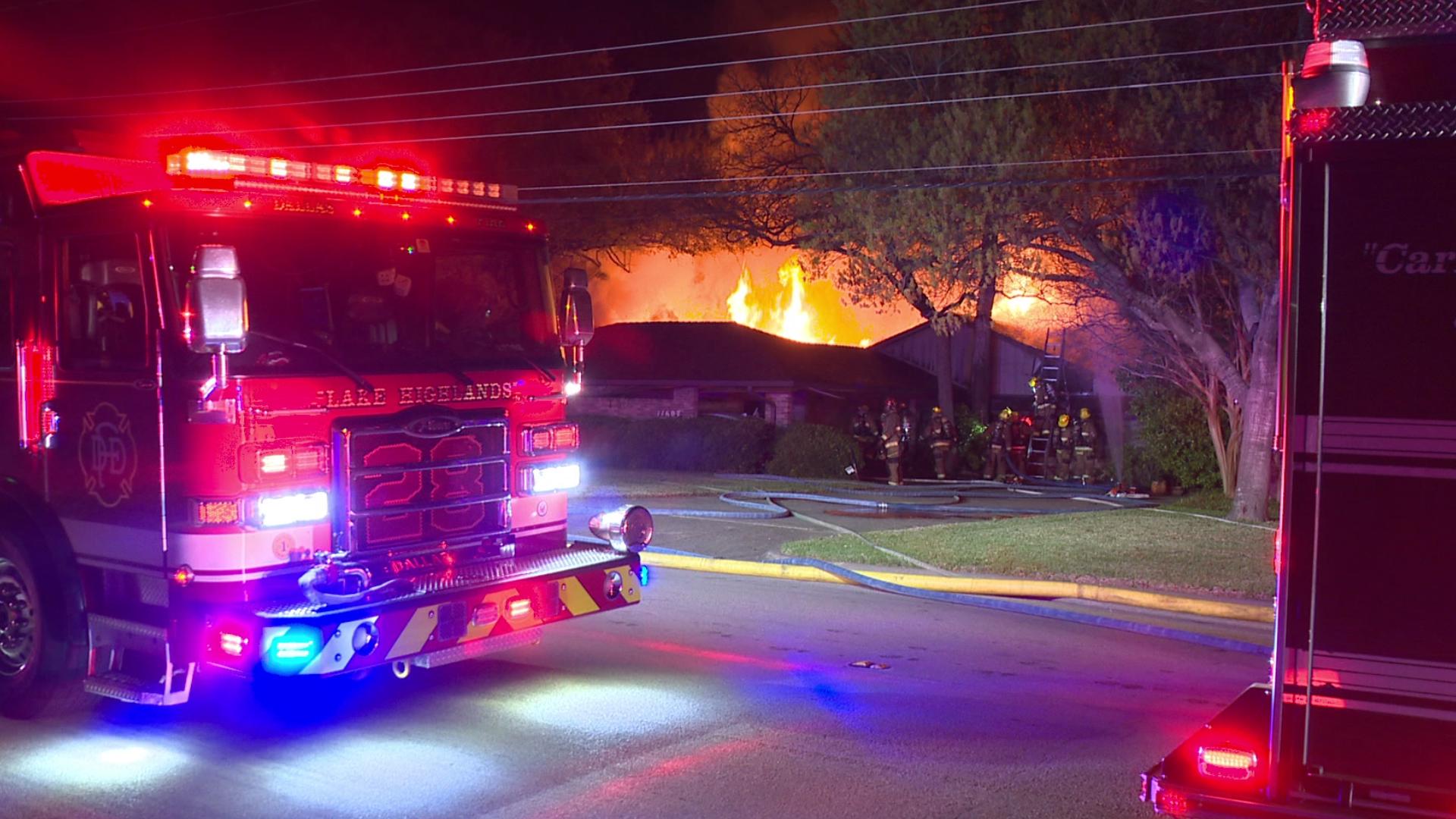 Dallas fire crews battle large flames in overnight house fire ...