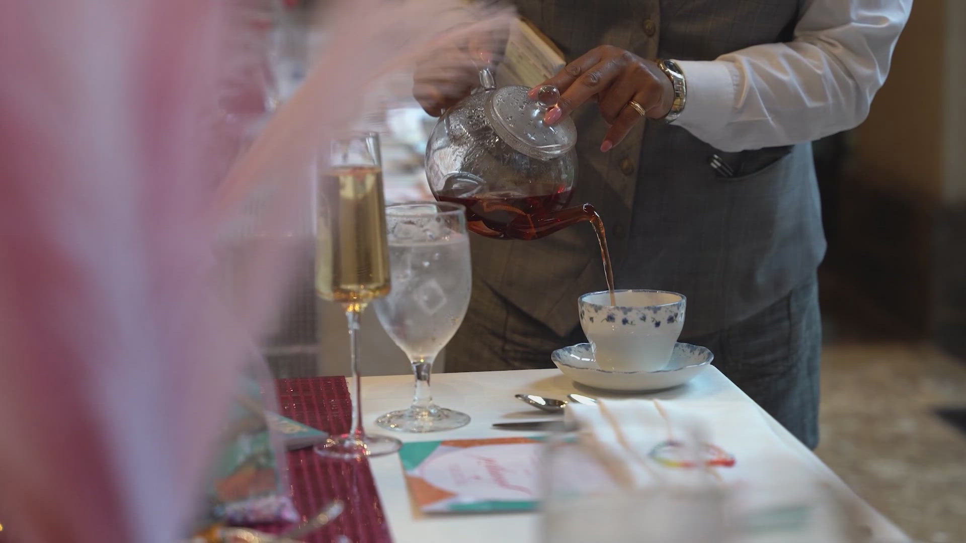 Themed tea time blends Taylor Swift with game day | wfaa.com