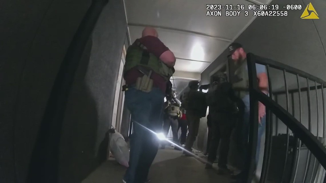 Dallas, Texas: Police bodycam of shootout with murder suspect | wfaa.com