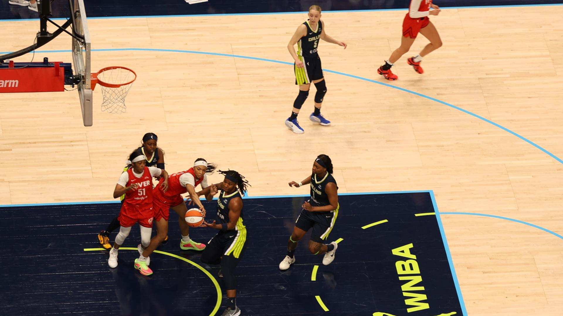 Fans celebrate WNBA stars at Dallas Wings game | wfaa.com