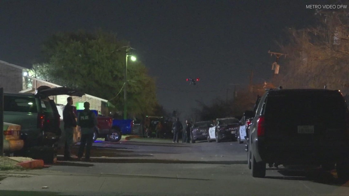 Raw video: SWAT deploys drone and robot in Fort Worth standoff | wfaa.com