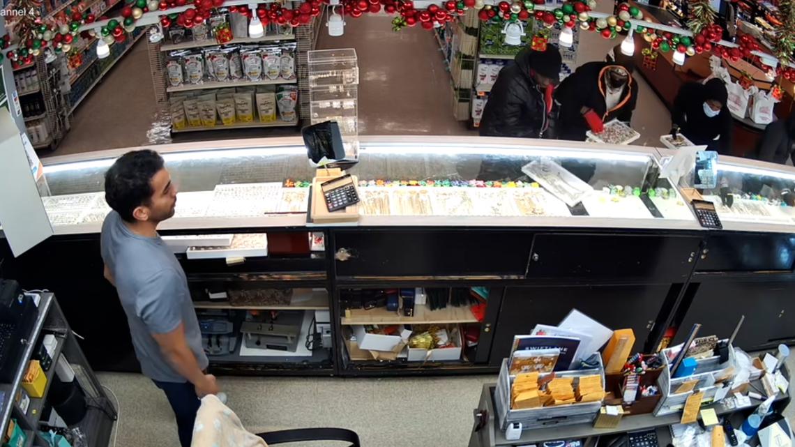 Surveillance footage shows Texas jewelry store robbery, police say ...