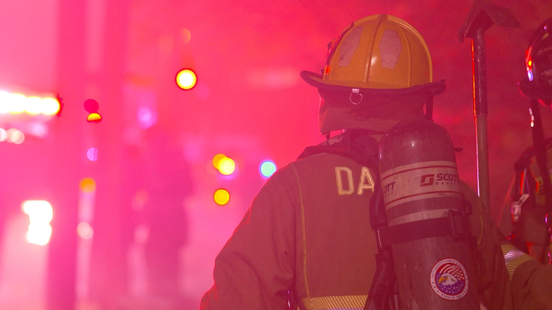 Dallas, Texas: Apartment fire prompts large firefighter response | wfaa.com