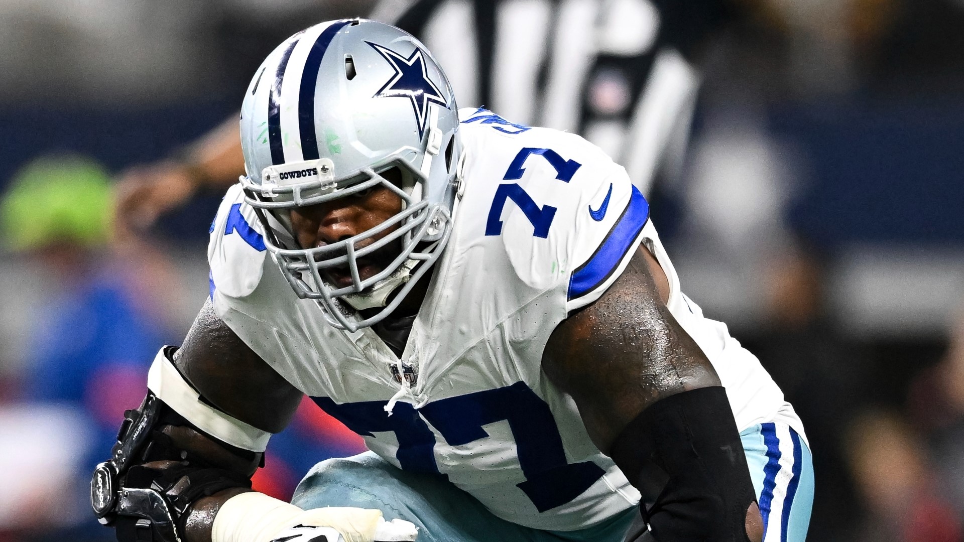 Former Cowboys left tackle Tyron Smith signs with | wfaa.com