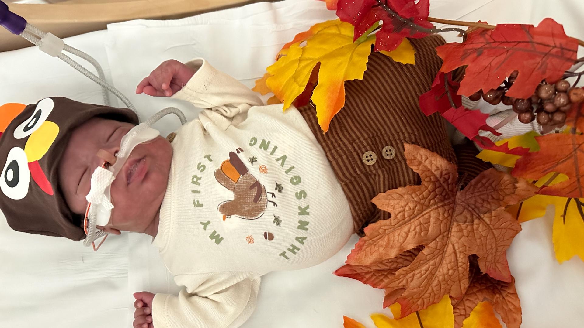 Tiny Texans share fall-themed outfits ahead of Thanksgiving | wfaa.com