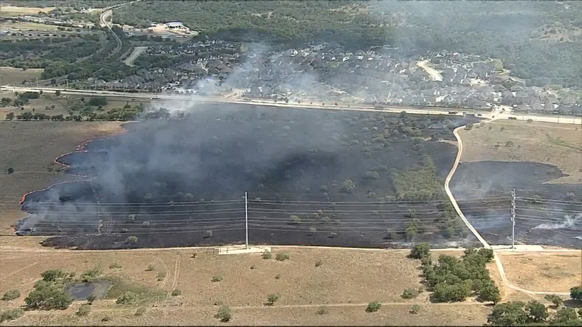 Firefighters tackle large grass fire in North Texas | wfaa.com
