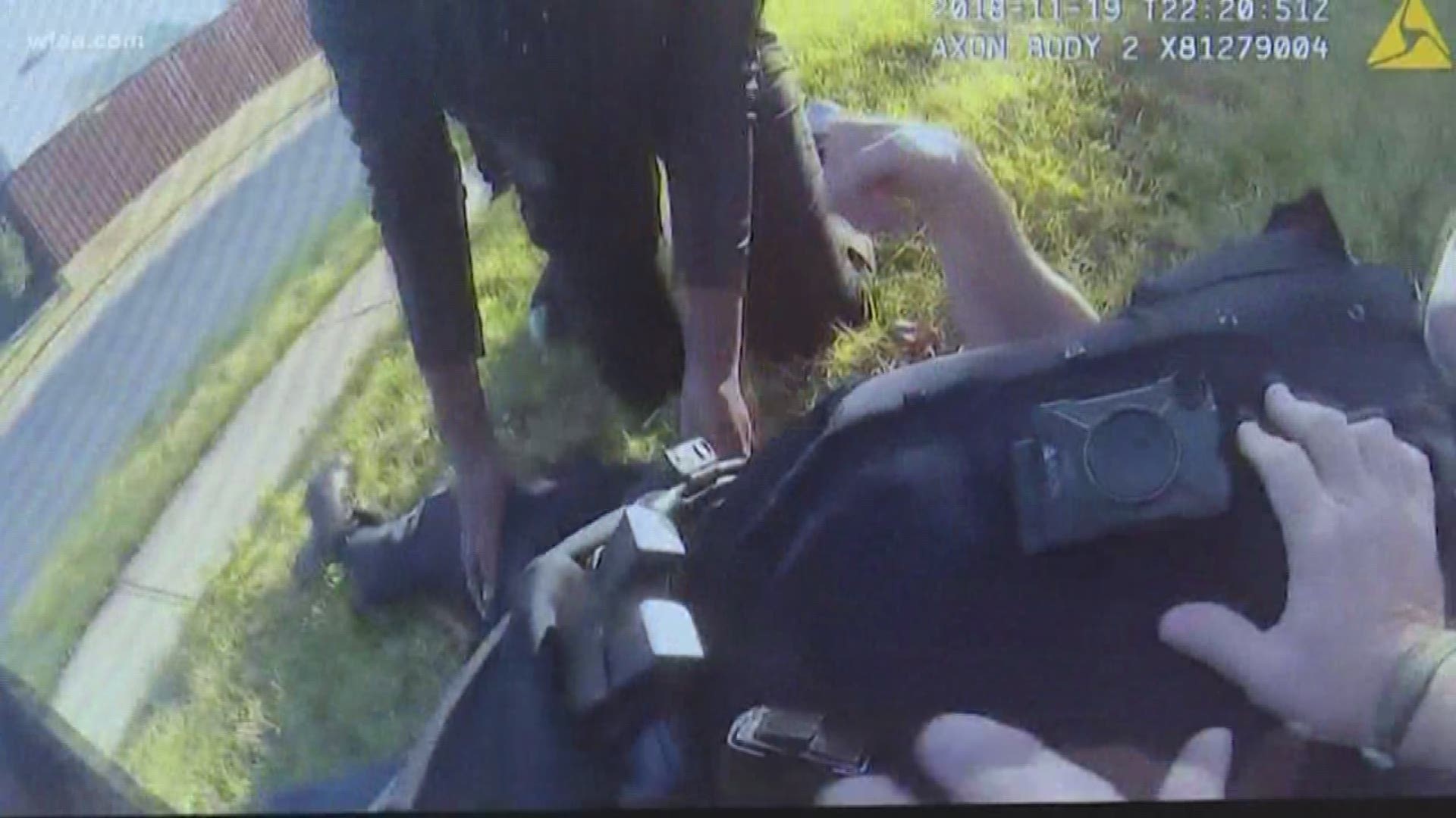 Good Samaritan comforts injured officer in Rowlett | wfaa.com