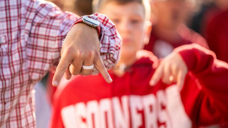 Will the 'Horns Down' sign be a penalty in the SEC? | wfaa.com