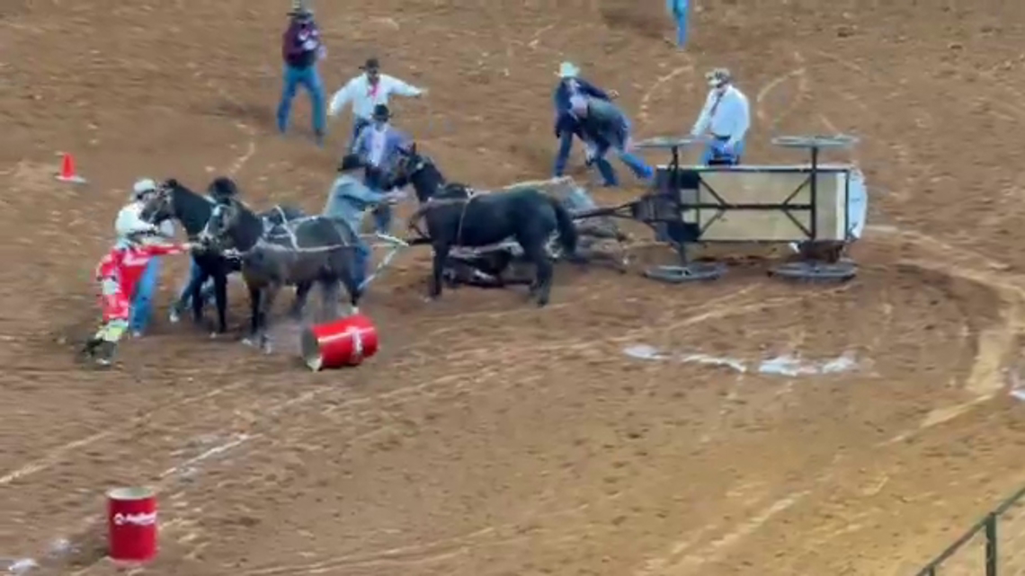 Fort Worth Stock Show & Rodeo chuckwagon racing incident, driver hospitalized | wfaa.com