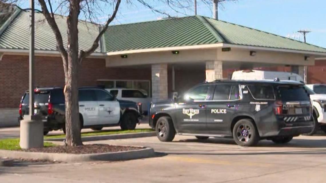 Brinks employee robbed while servicing ATM in Fort Worth, police say ...