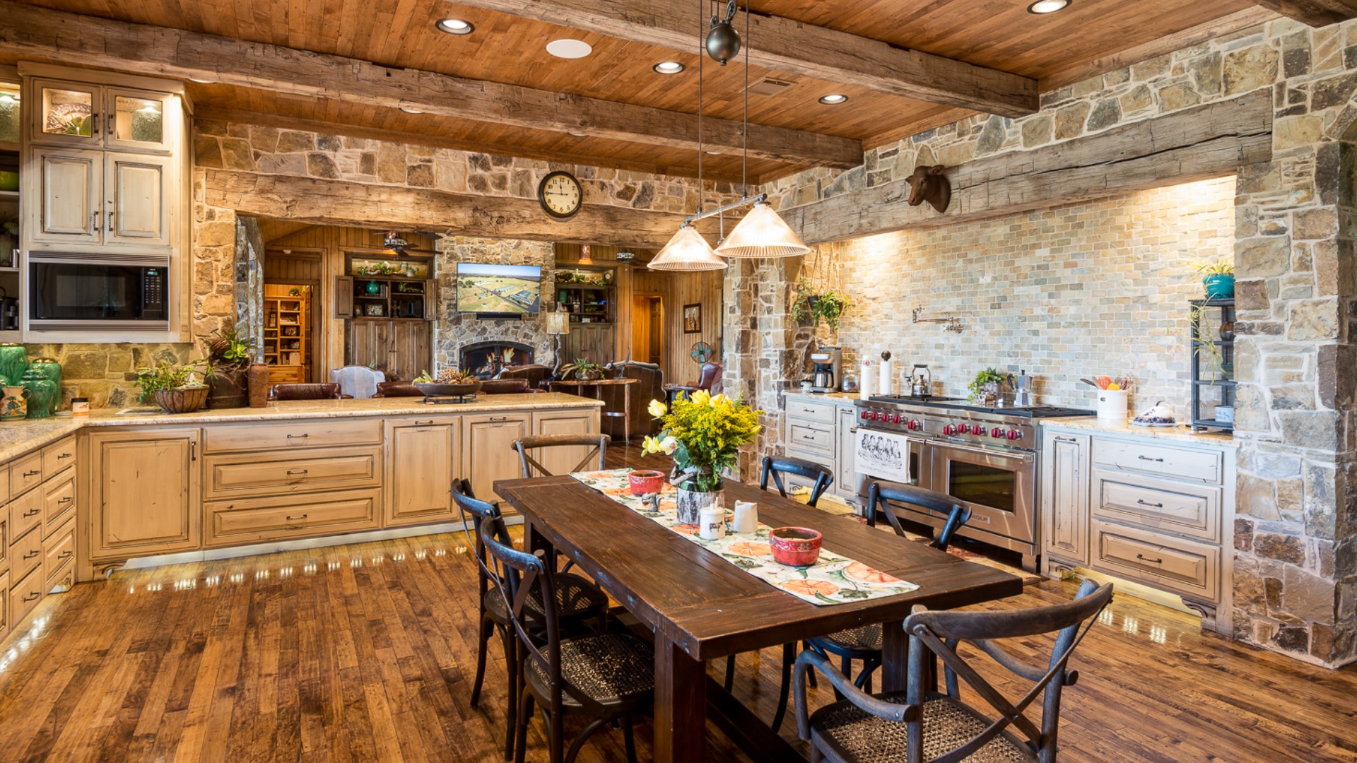 NFL legend Terry Bradshaw $22.5 million ranch sells in Oklahoma | wfaa.com