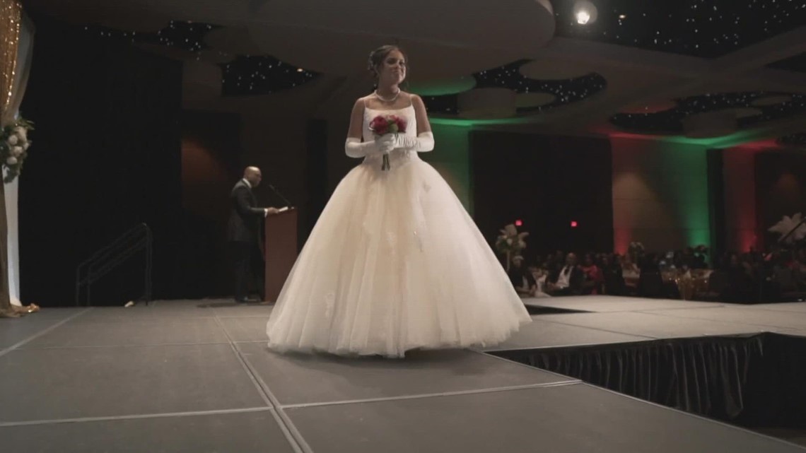 Fort Worth Assembly's 81st Debutante Presentation Ball | wfaa.com