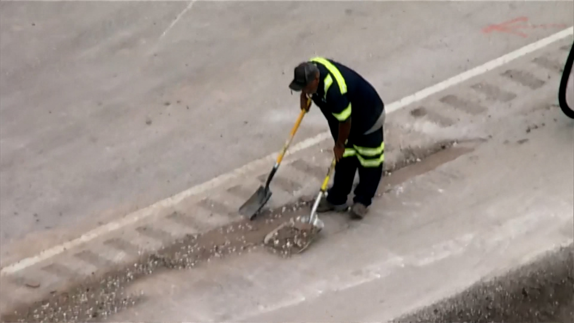 Coin spill shuts down North Texas highway after semi-truck overturns ...
