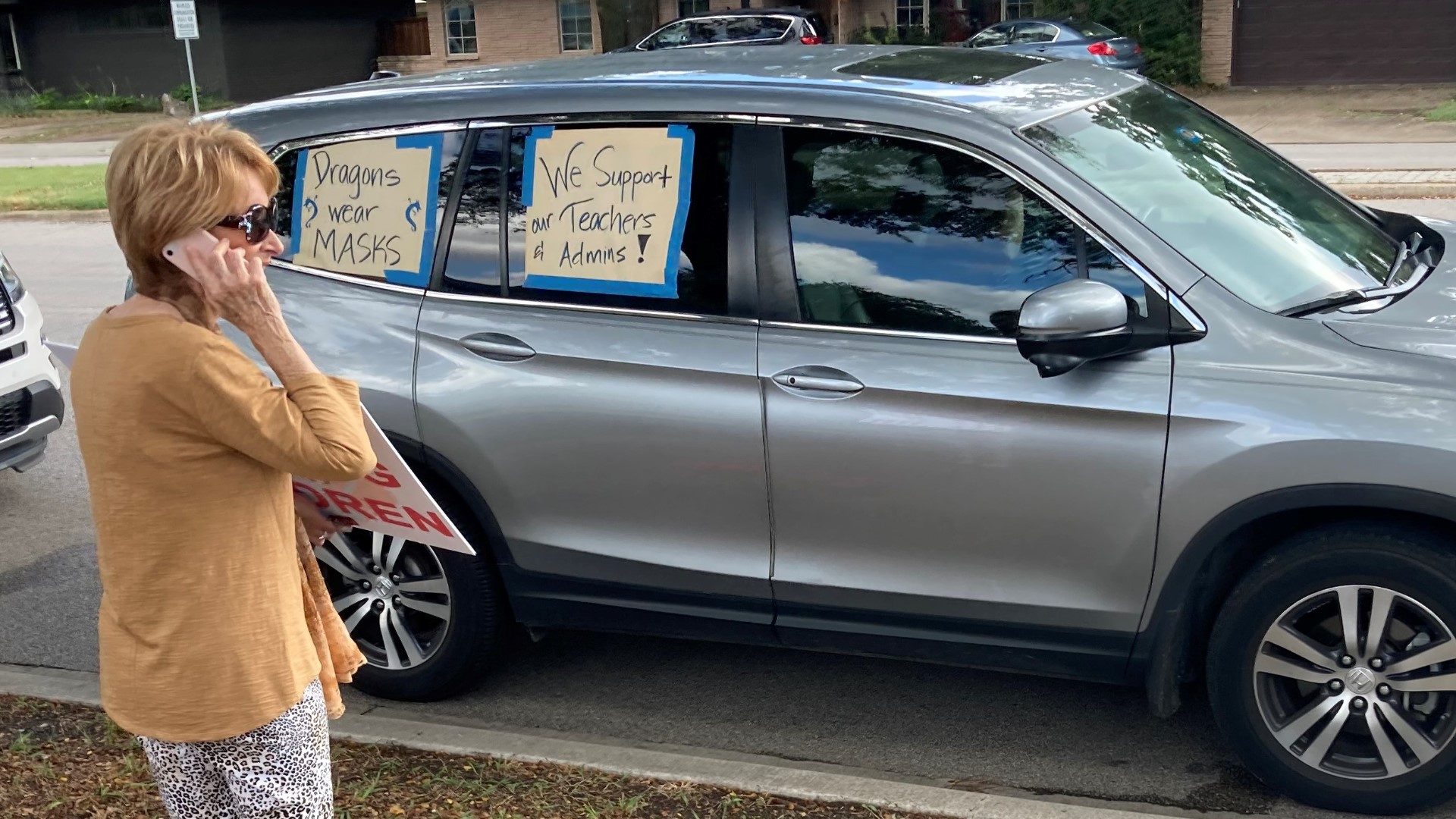 Dallas ISD mask protest: Protesters target Dealey Montessori | wfaa.com