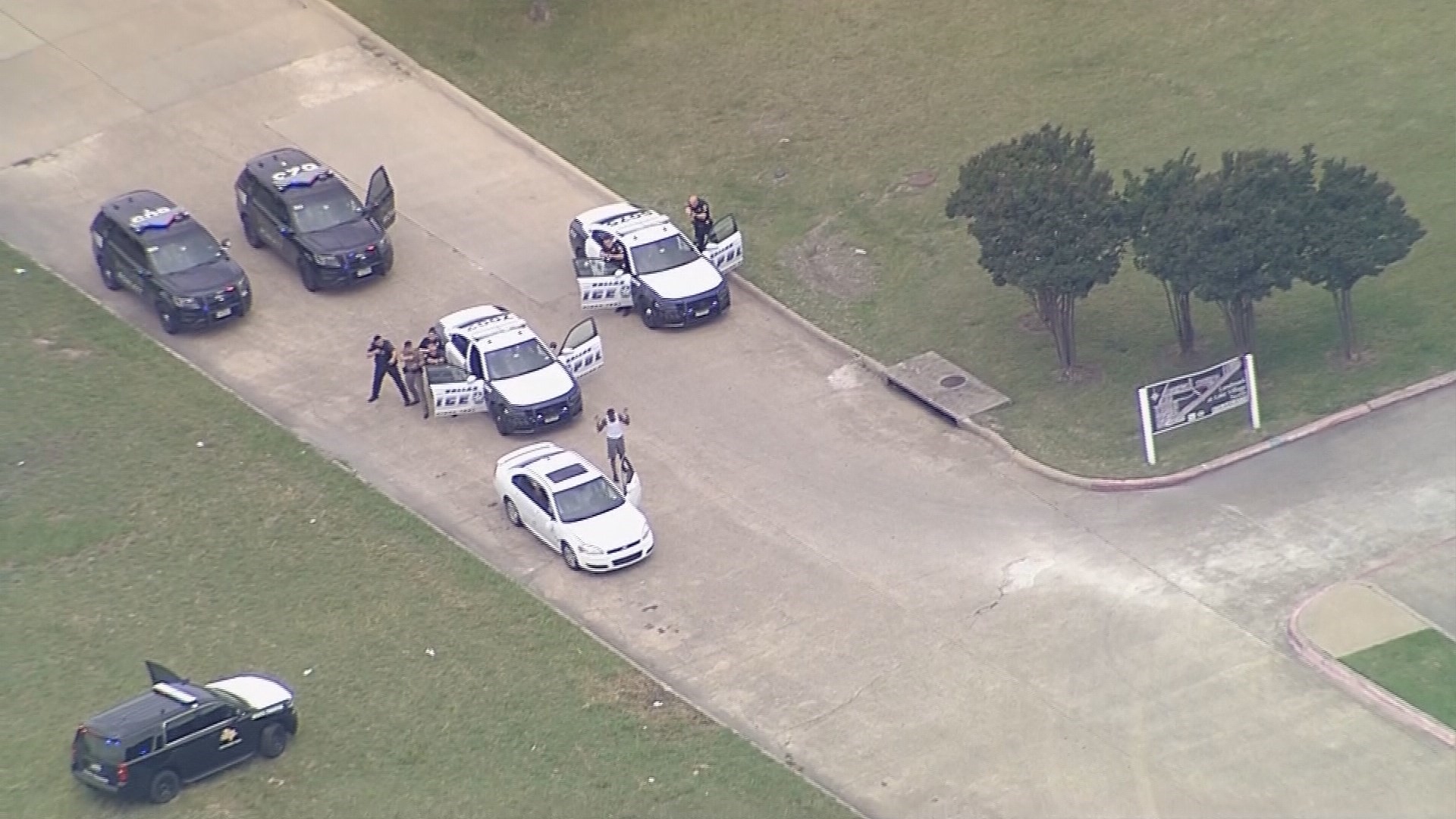 Two taken into custody after pursuit with Rowlett suspect | wfaa.com