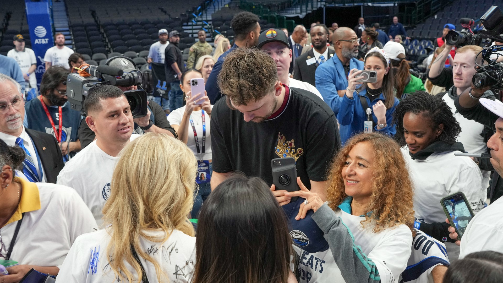American heroes honored by Mavericks, American Airlines | wfaa.com