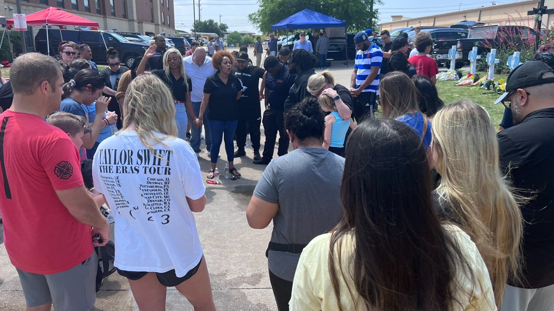 Allen mall shooting: Memorial for victims growing outside | wfaa.com