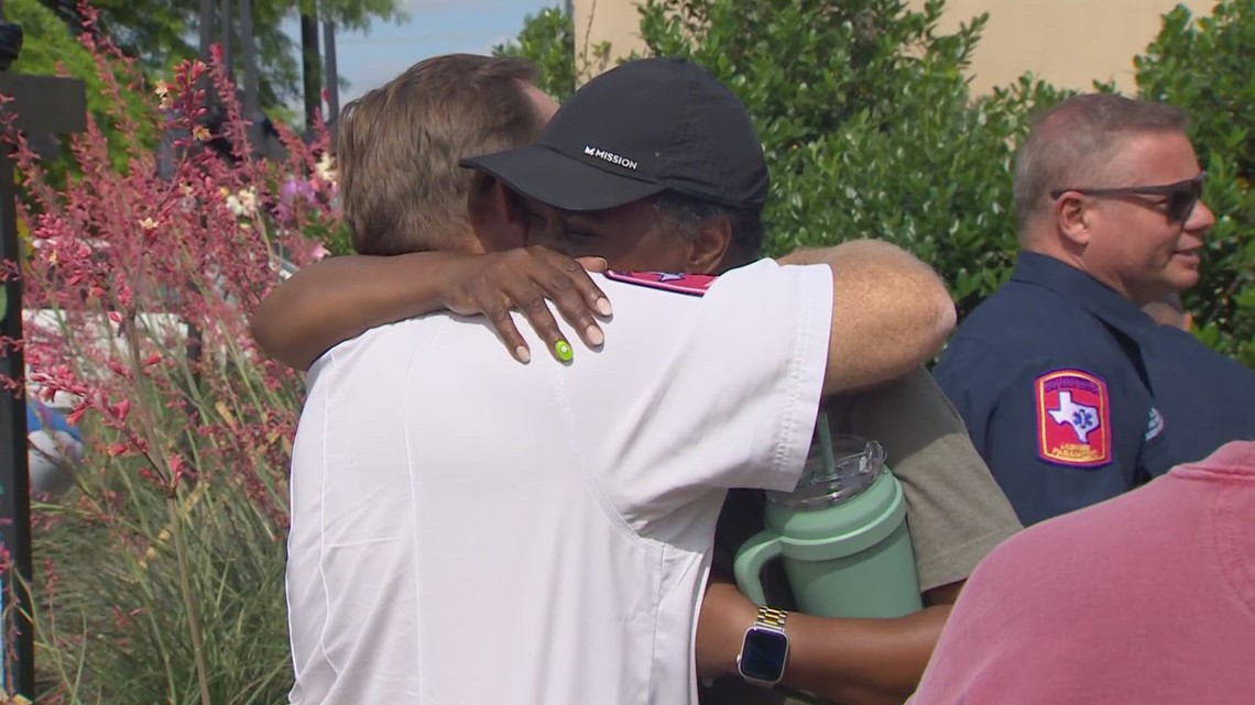 Volunteers start taking down Allen outlet mall shooting memorial | wfaa.com