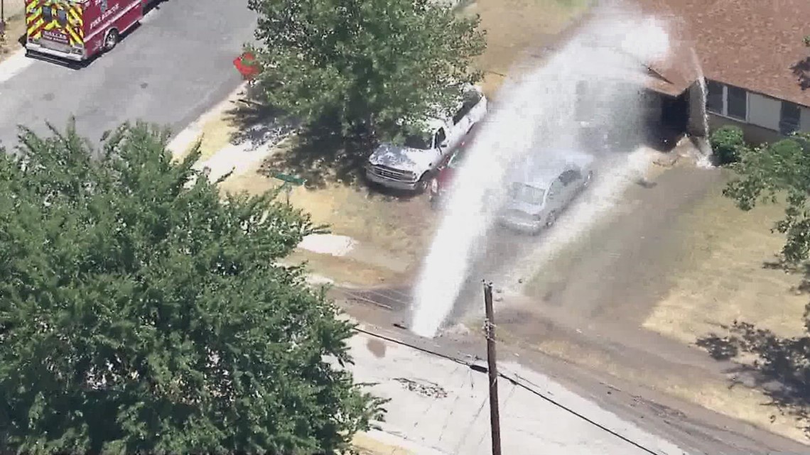 'Water just flushed in': Water main break leads to flooding at Dallas ...